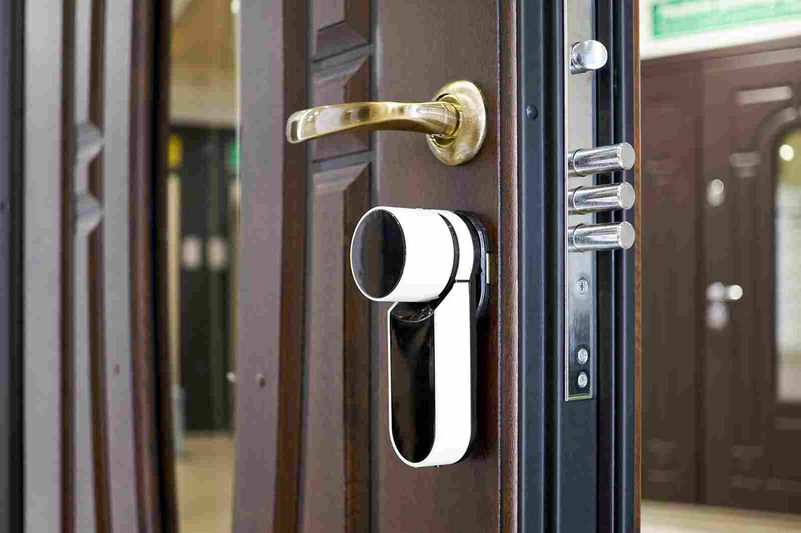 Smart Lock Installation In Dubai Best Grade Products 2023